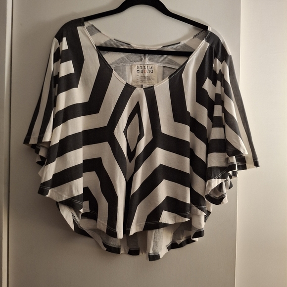 Billabong | Tops | Billabong Black And White Geometric Womens Top ...